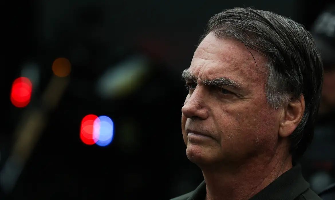 Defesa de Bolsonaro vai acompanhar depoimento sobre arma - Jornal de Hoje